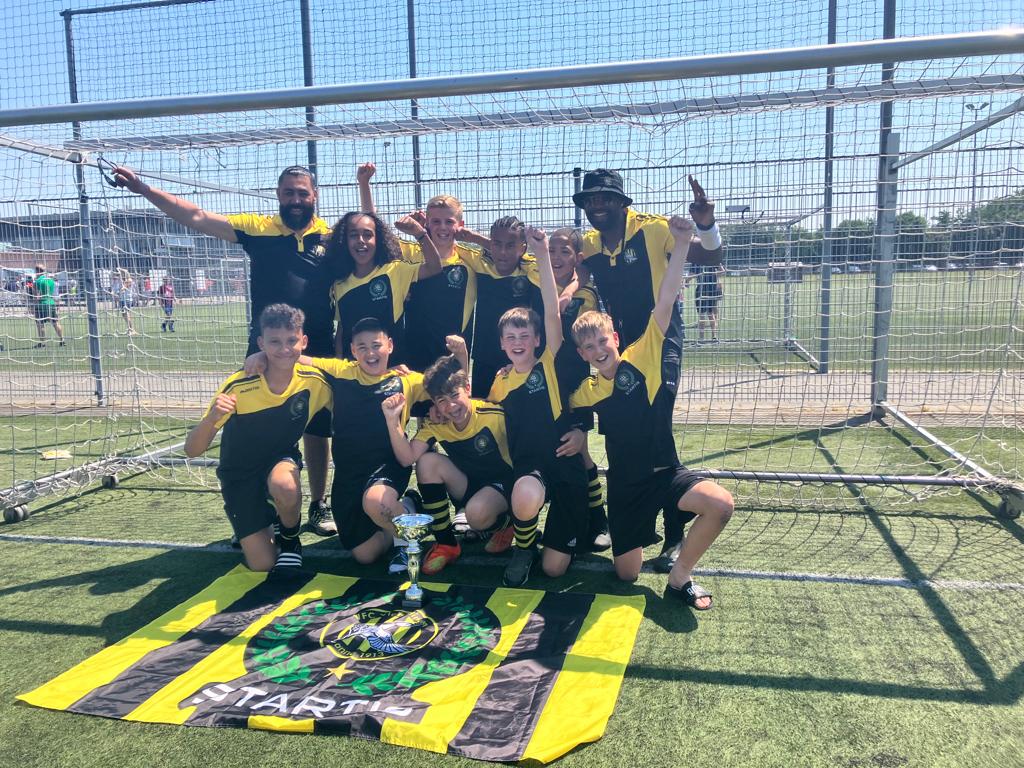 JO12-1 kwam, zag en overwon bij het Pinkster Panthertoernooi bij DSV Concordia in Delft en bij ...